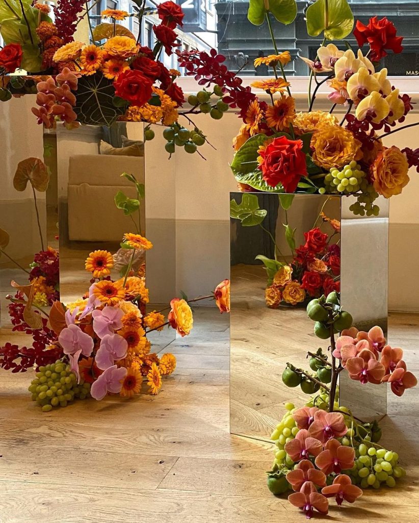 Mirror Plinths Hire | Melbourne's Largest Supplier of Mirror Plinths